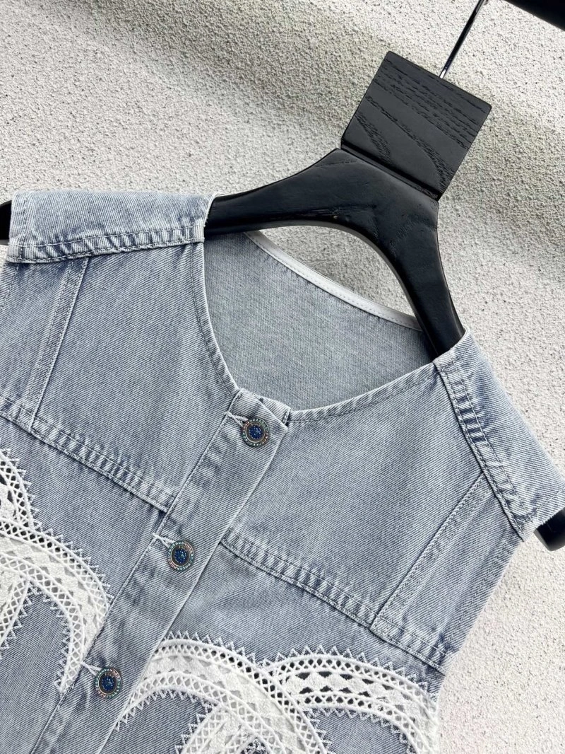 Accurate model Chanel Vest