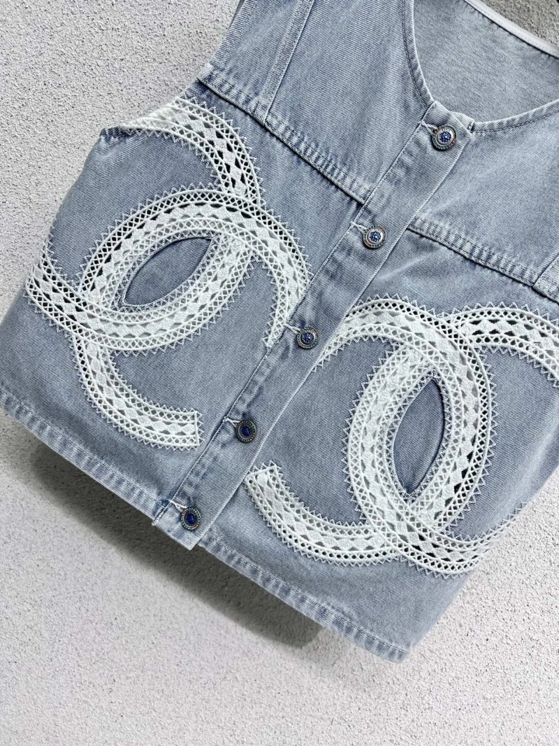 Accurate model Chanel Vest