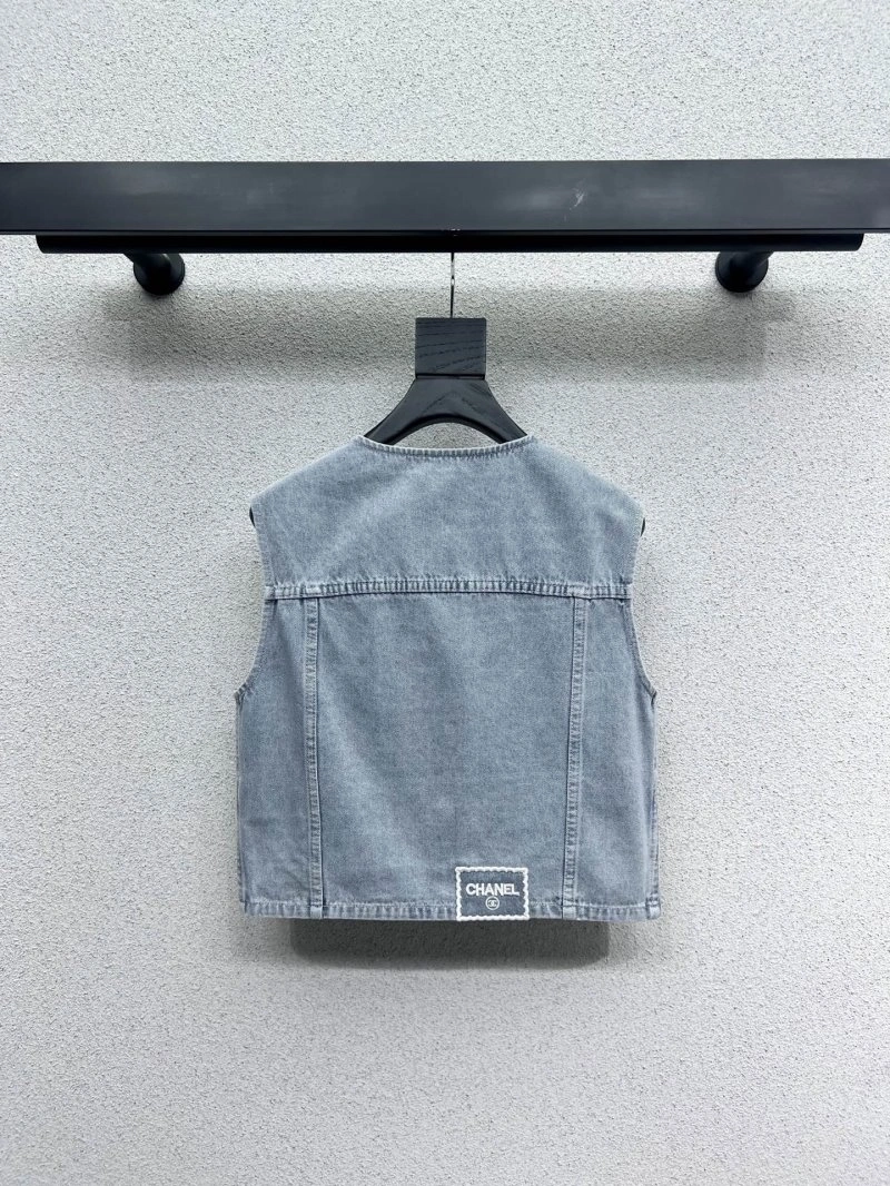 Accurate model Chanel Vest