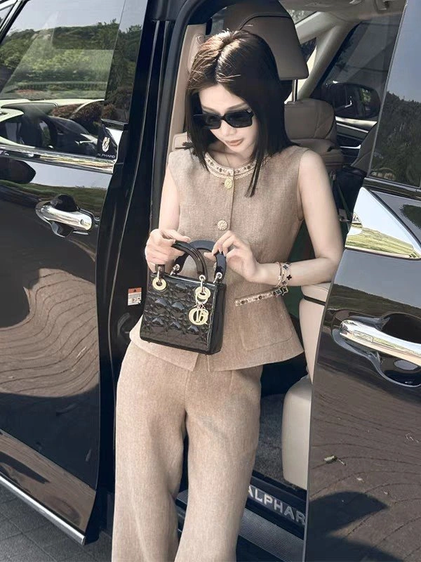 Factory-made Chanel Vest
