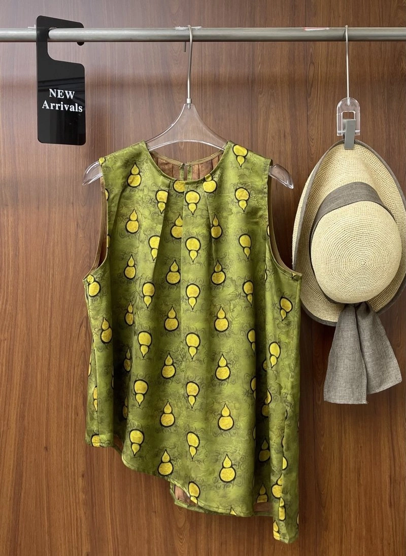 Discounted Chanel Vest