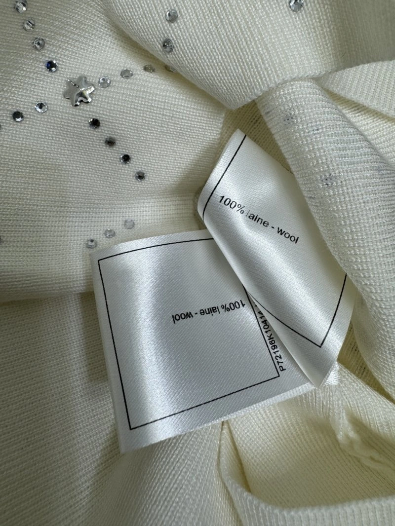 Low-cost Chanel Vest