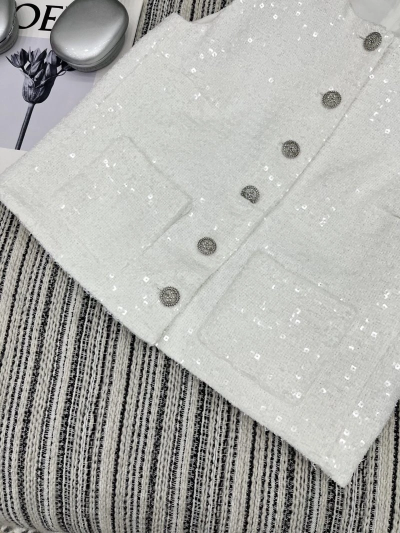 Low-cost Chanel Vest