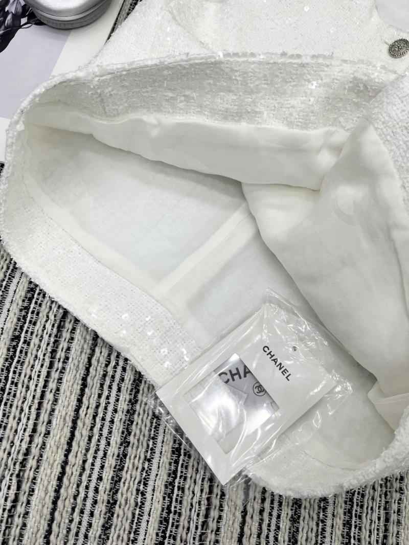 Low-cost Chanel Vest