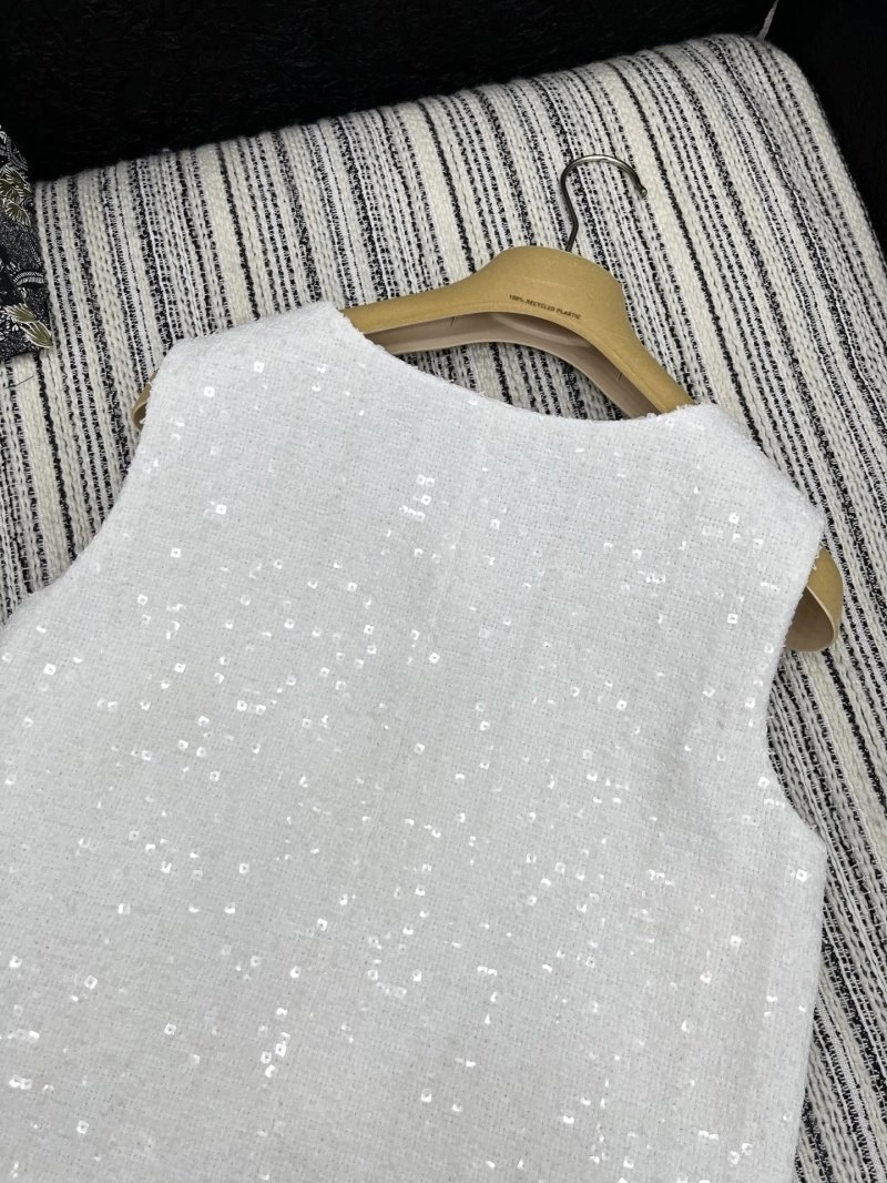 Low-cost Chanel Vest