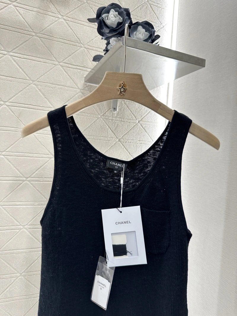 Low-cost Chanel Vest