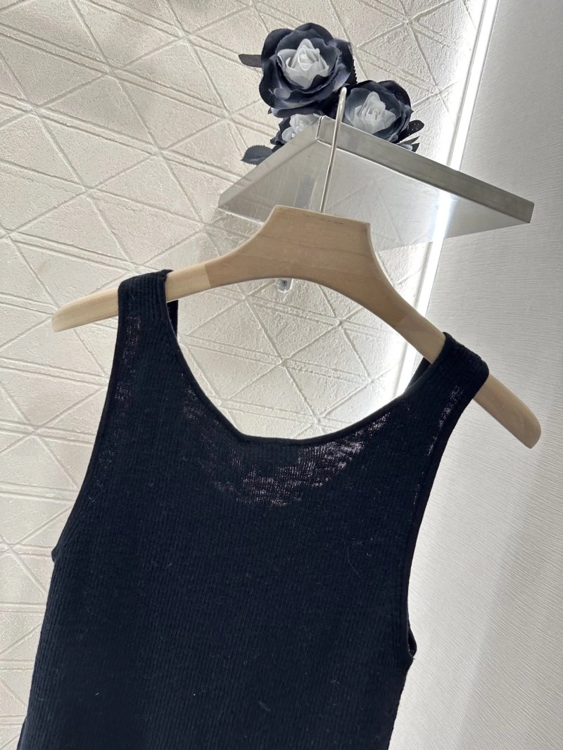 Low-cost Chanel Vest