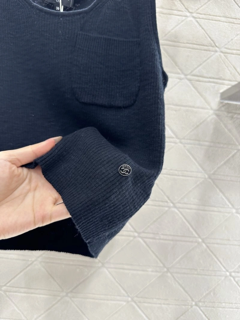 Low-cost Chanel Vest