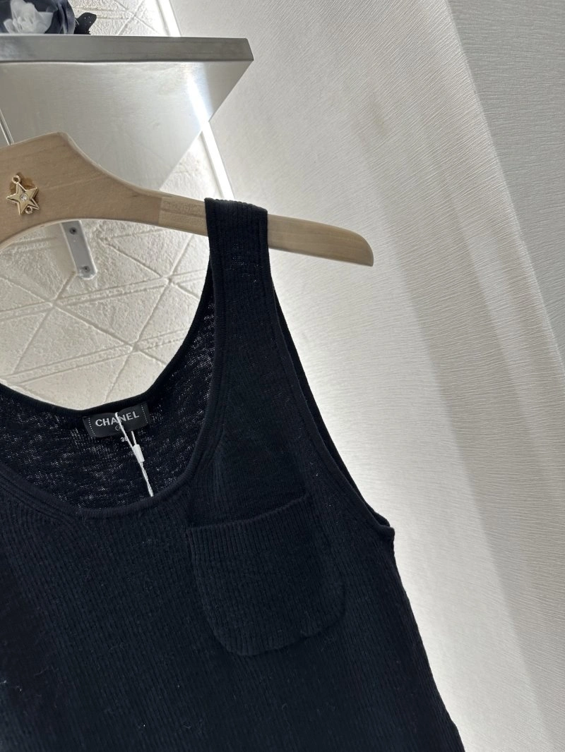 Low-cost Chanel Vest