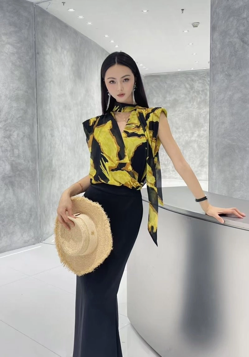 Low-cost Chanel Vest