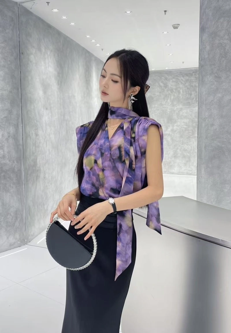 Low-cost Chanel Vest