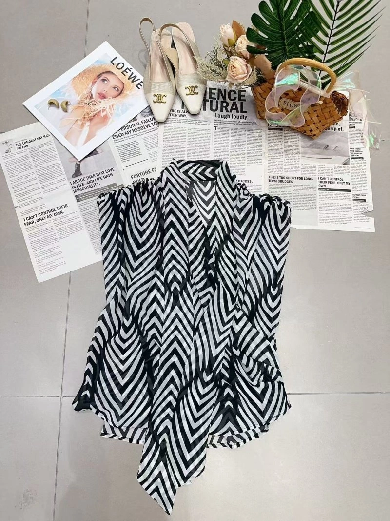 Low-cost Chanel Vest