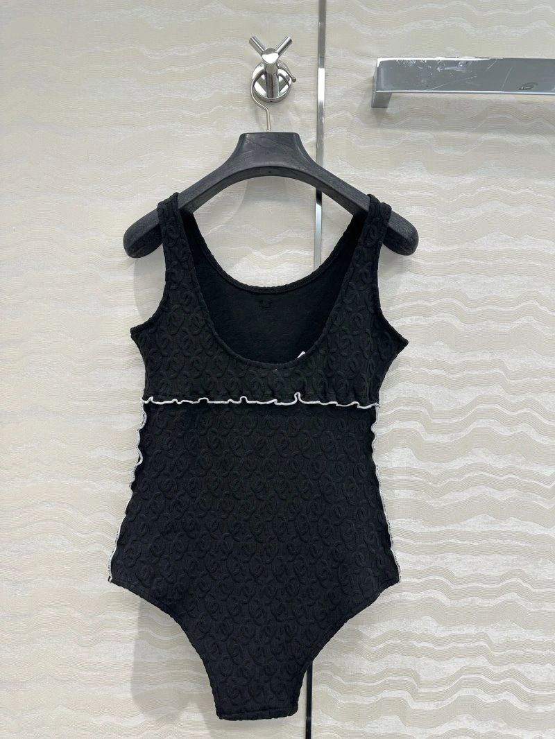 Top match Chanel Vest
