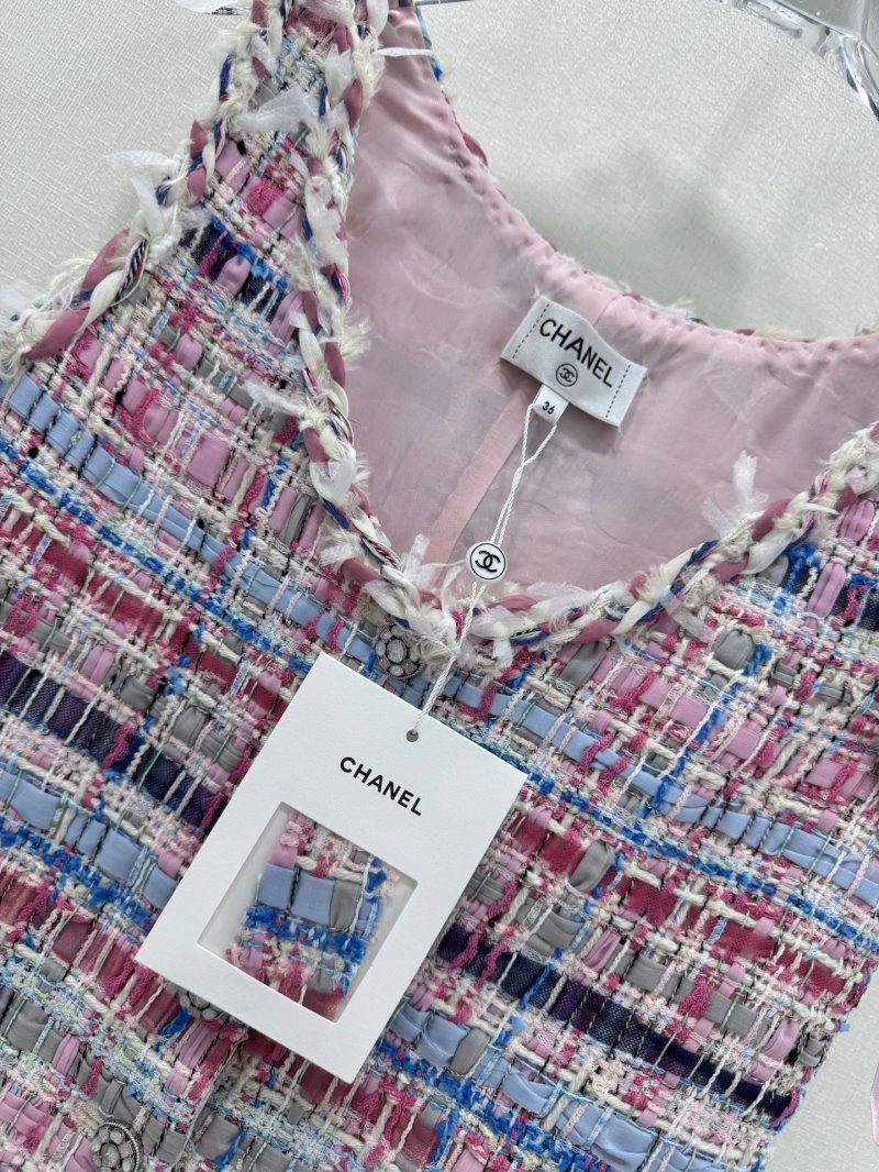 Low-cost Chanel Vest