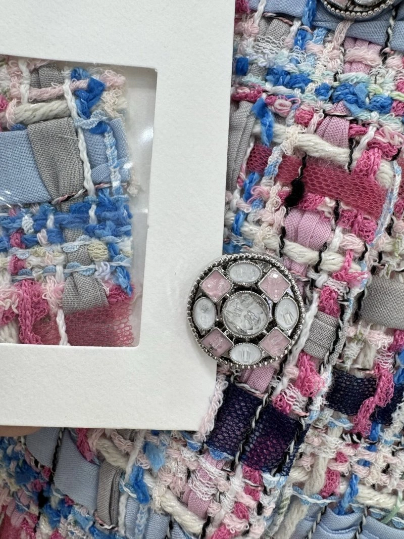 Low-cost Chanel Vest