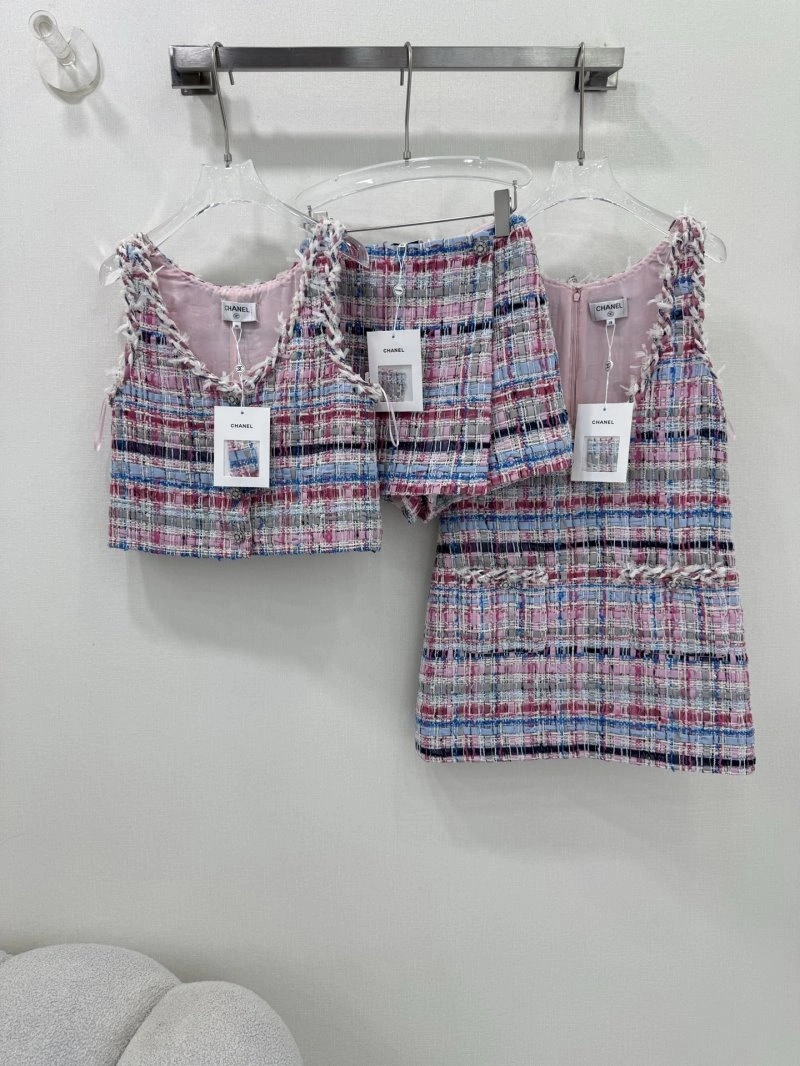 Low-cost Chanel Vest