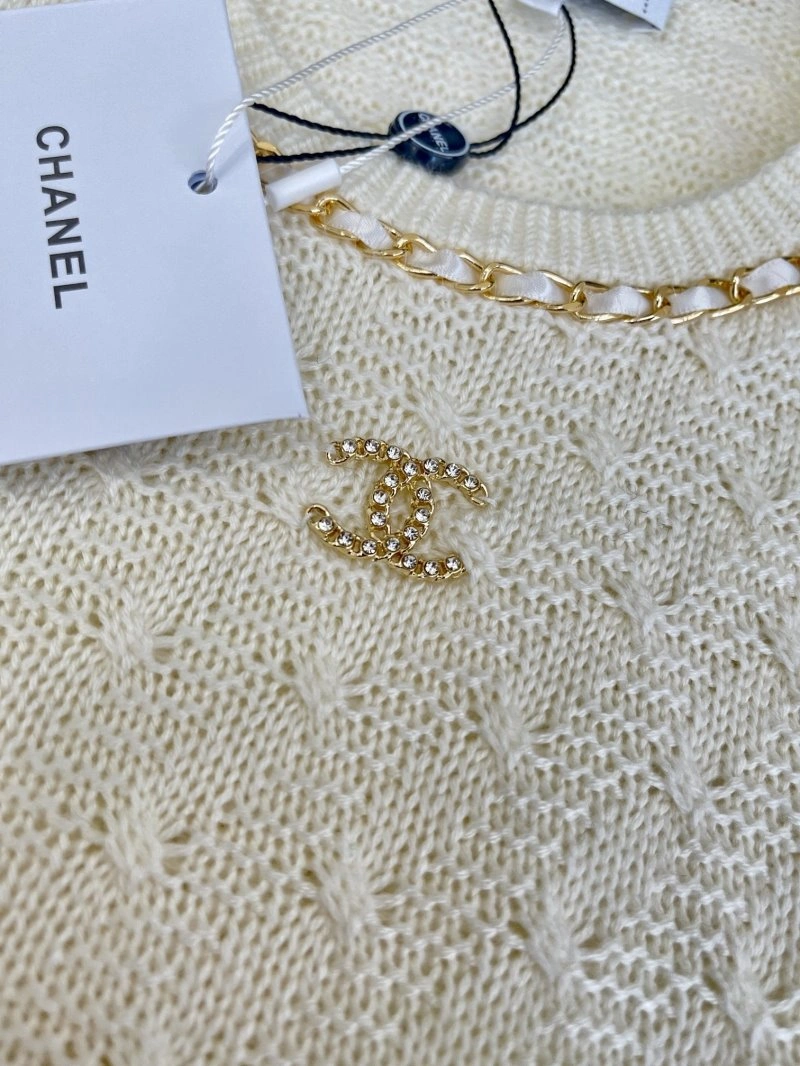 Low-cost Chanel Vest
