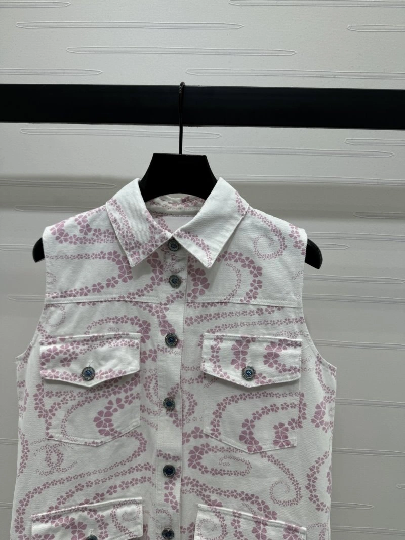 Accurate model Chanel Vest