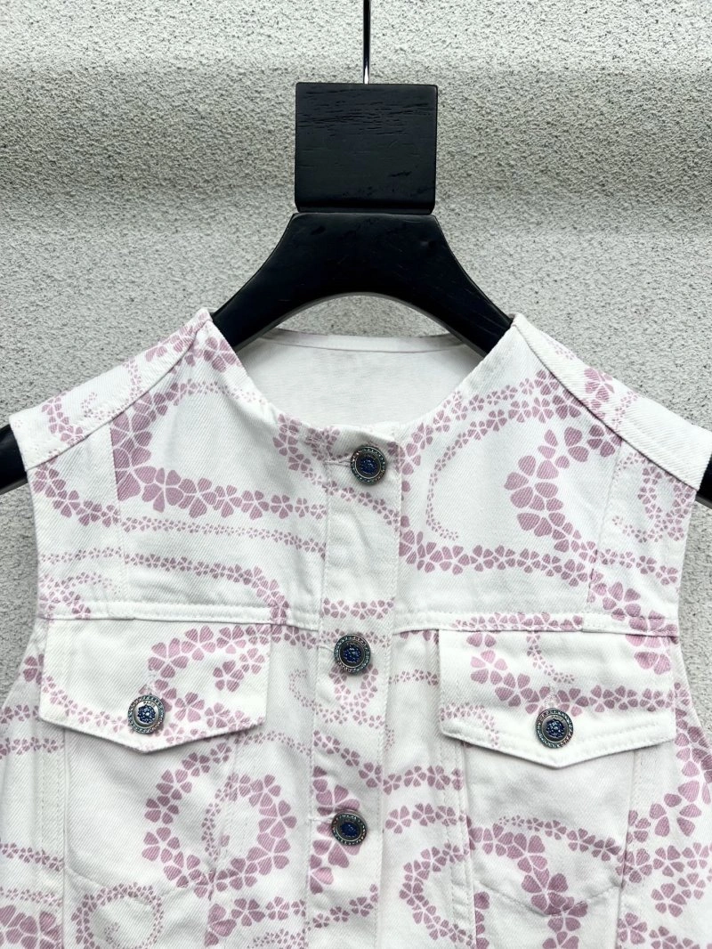 Top match Chanel Vest