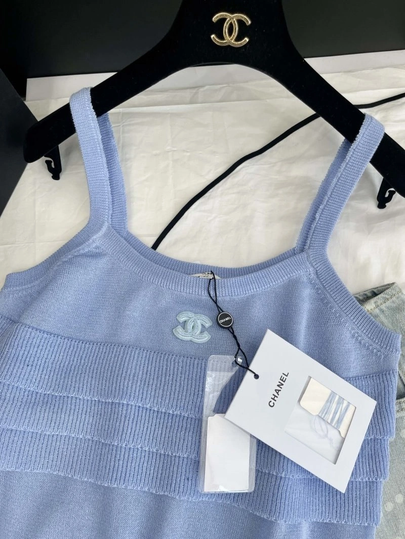 Low-cost Chanel Vest