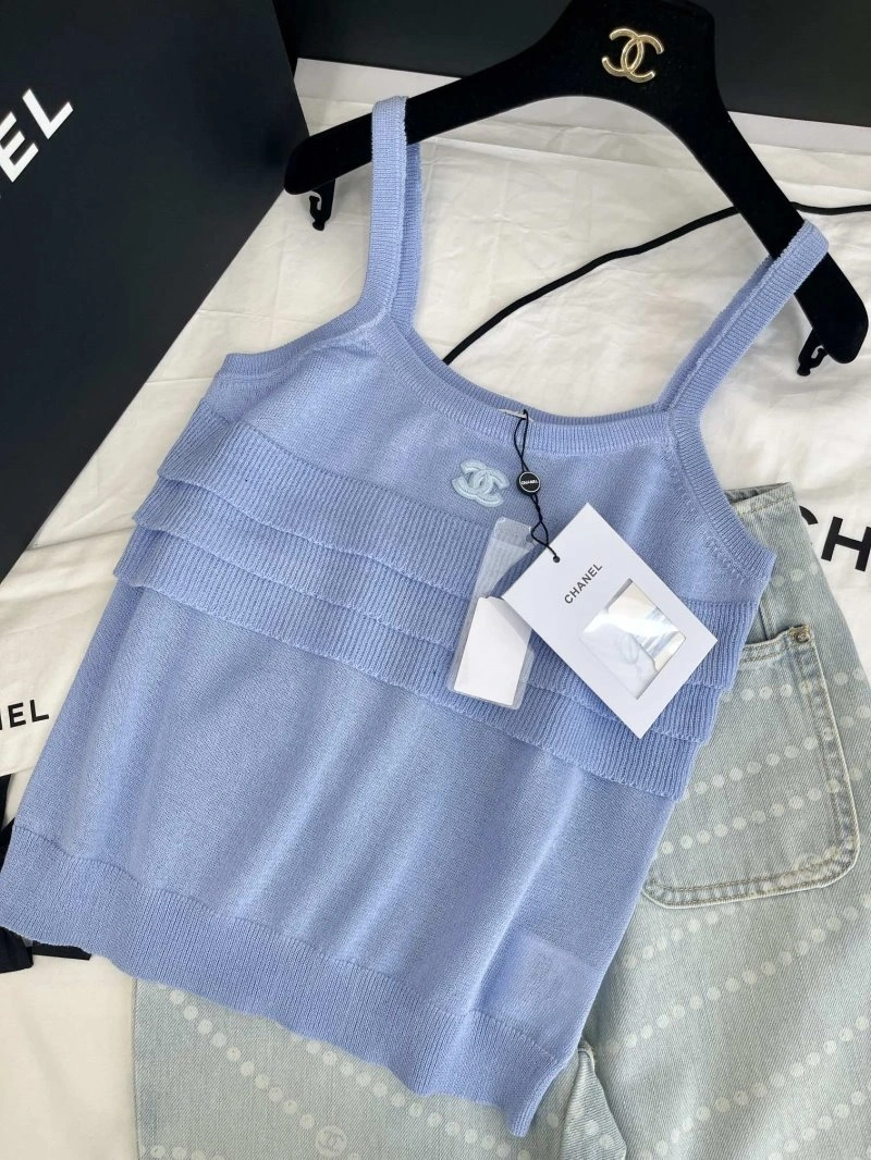 Low-cost Chanel Vest