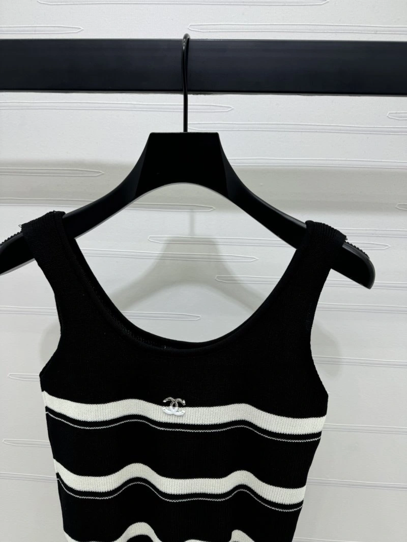 Low-cost Chanel Vest