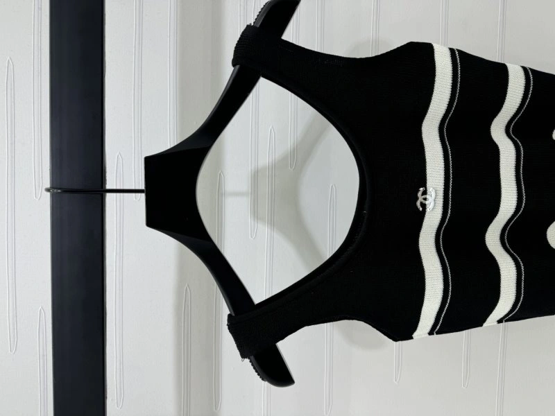 Low-cost Chanel Vest