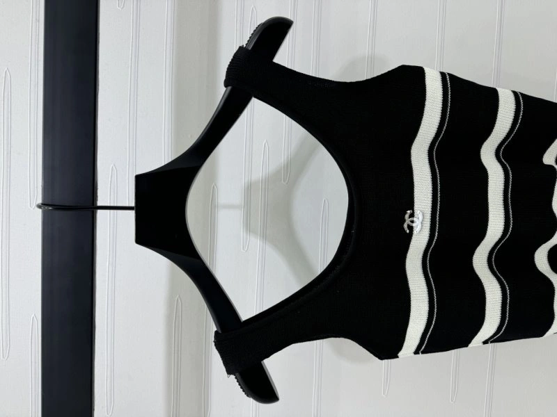 Low-cost Chanel Vest