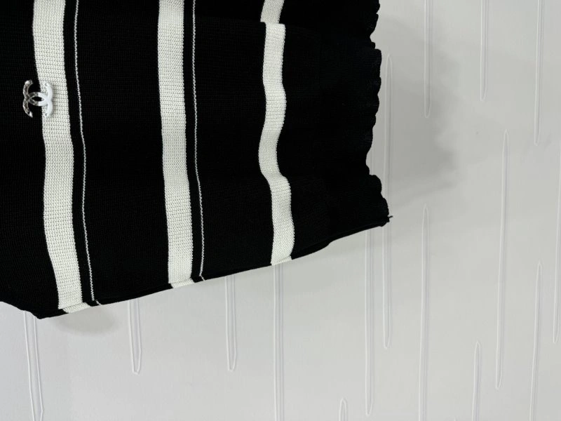 Low-cost Chanel Vest
