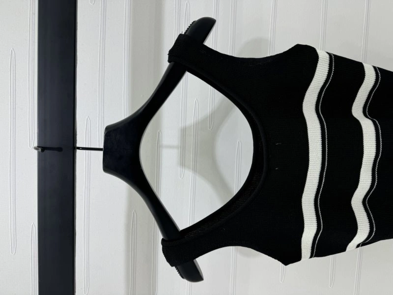 Low-cost Chanel Vest
