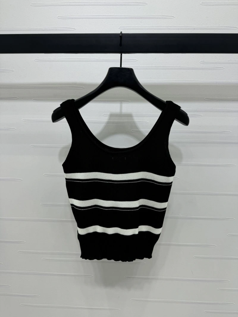 Low-cost Chanel Vest