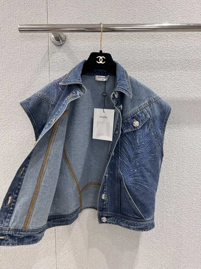 Low-cost Chanel Vest
