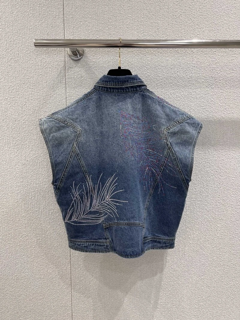 Low-cost Chanel Vest