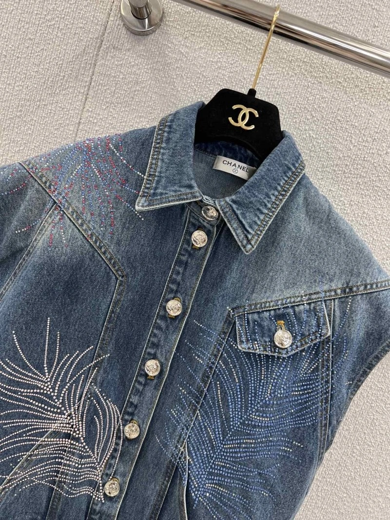 Low-cost Chanel Vest