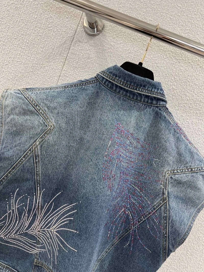 Low-cost Chanel Vest