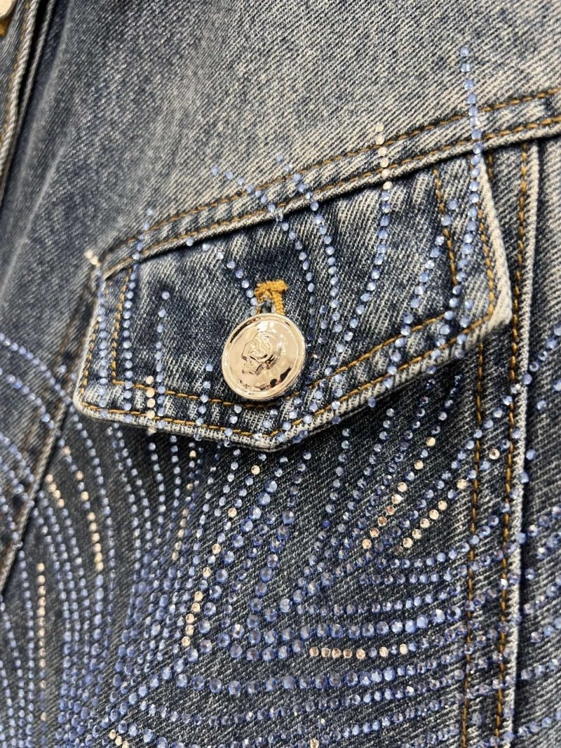 Low-cost Chanel Vest