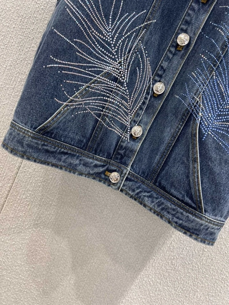 Low-cost Chanel Vest