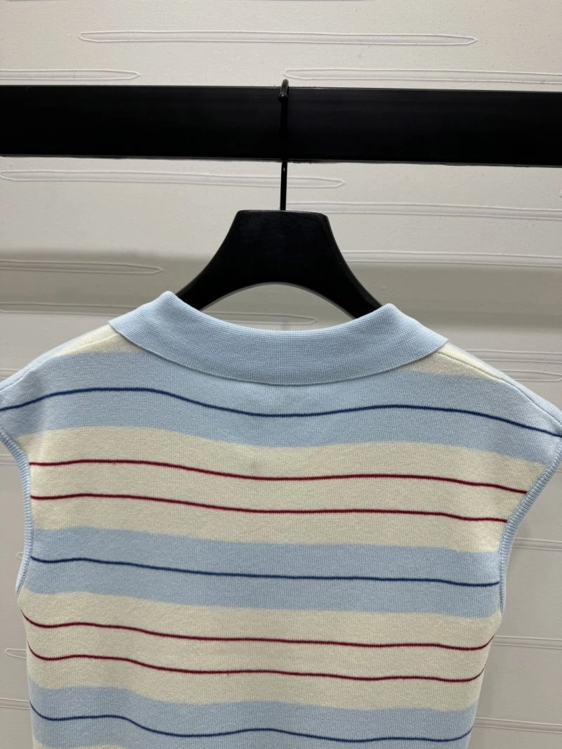 Top match Chanel Vest
