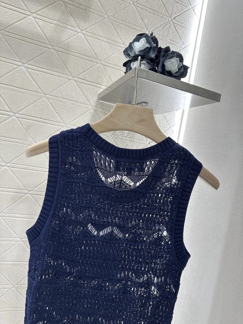 Low-cost Chanel Vest