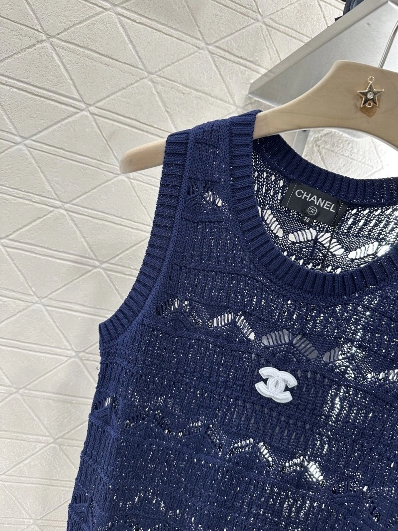 Low-cost Chanel Vest