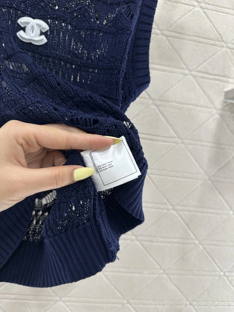 Low-cost Chanel Vest