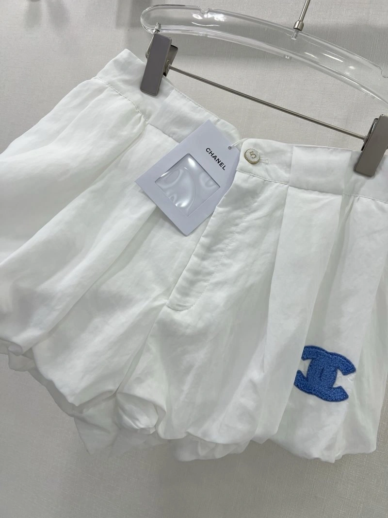 Low-cost Chanel Vest