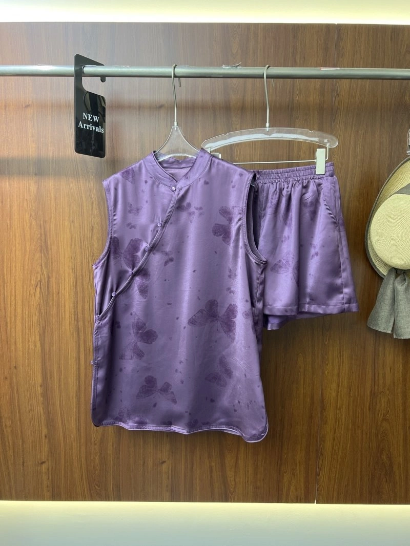 Low-cost Chanel Vest