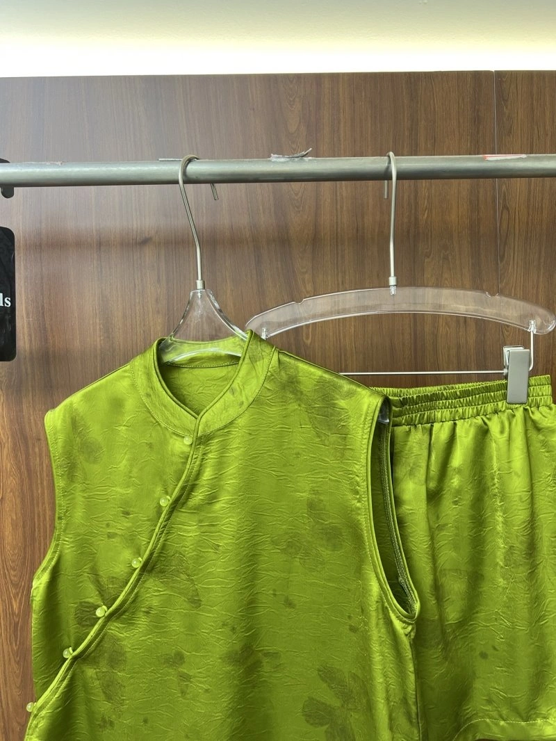 Low-cost Chanel Vest