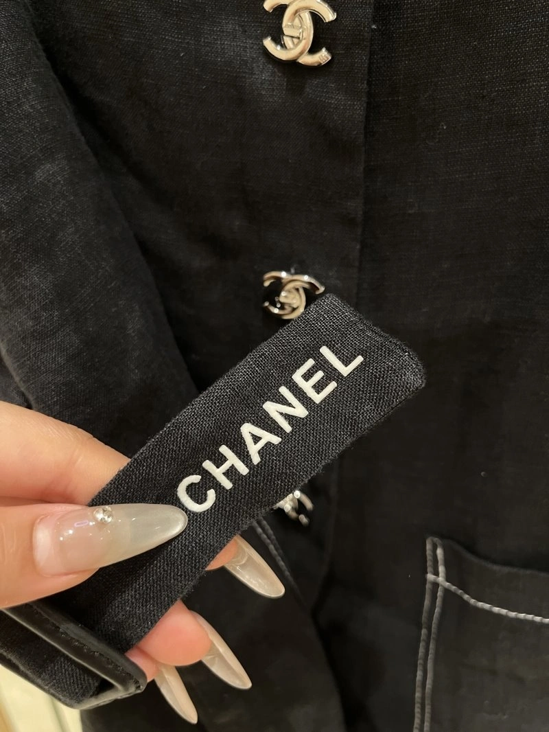 Low-cost Chanel Vest
