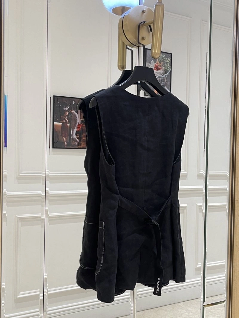 Low-cost Chanel Vest