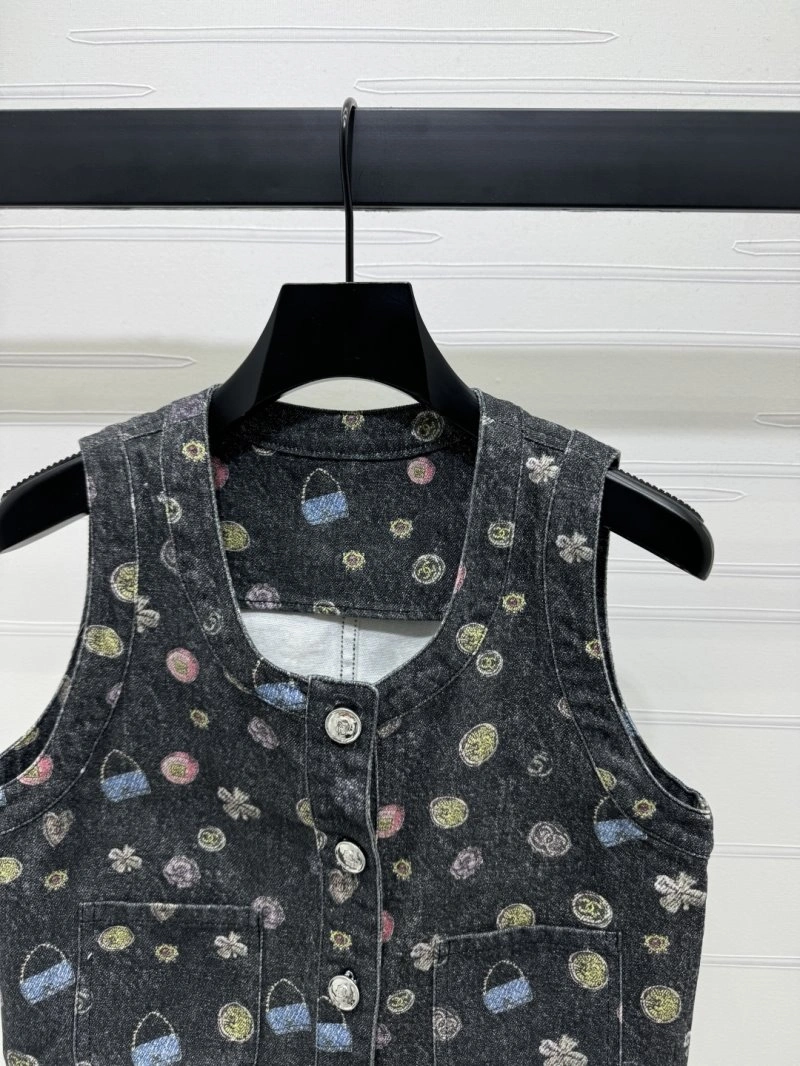 Top match Chanel Vest