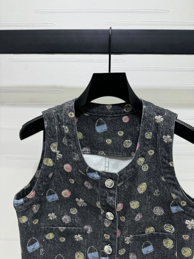 Top match Chanel Vest