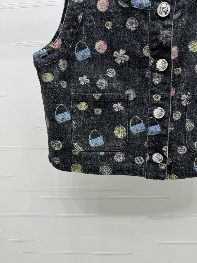 Top match Chanel Vest