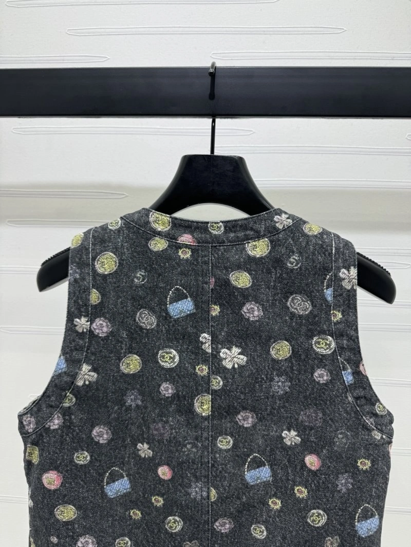 Top match Chanel Vest